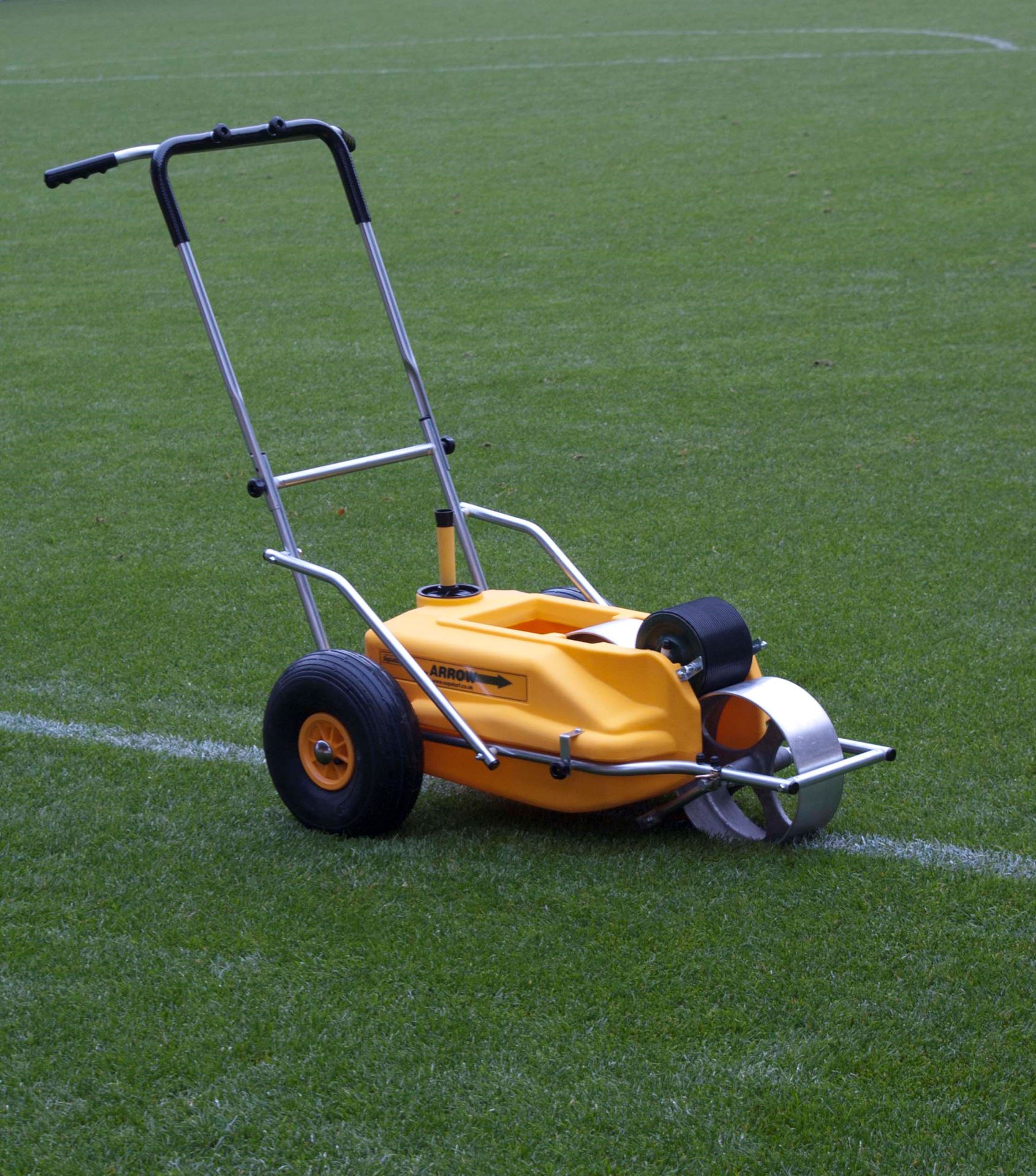 Supaturf - Machine à traçer par rouleaux BRITELINER ARROW