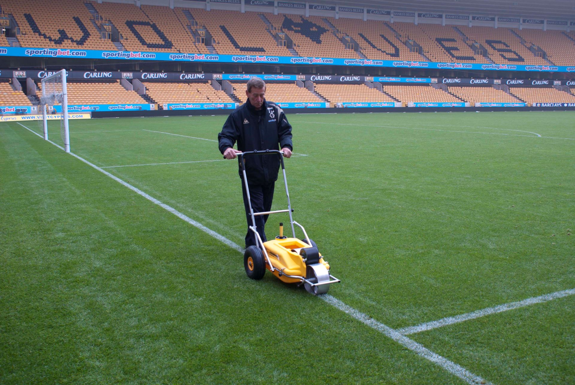 Supaturf - Machine à traçer par rouleaux BRITELINER ARROW